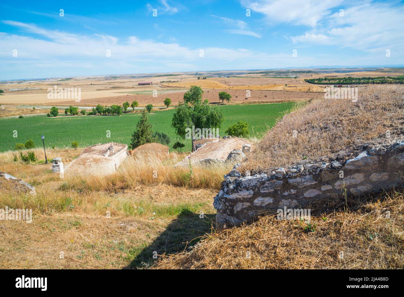 Traditional wine cellars and landscape. Moradillo de Roa, Burgos ...