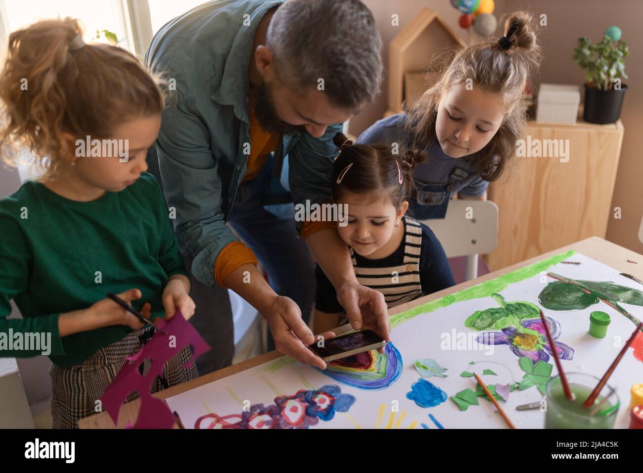 Children working together class hi-res stock photography and images - Alamy