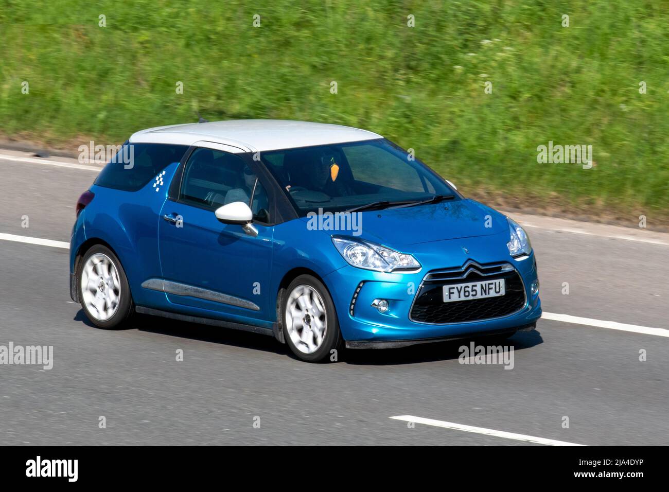 Citroen ds3 1 2 puretech dsign ice 3dr hi-res stock photography and ...