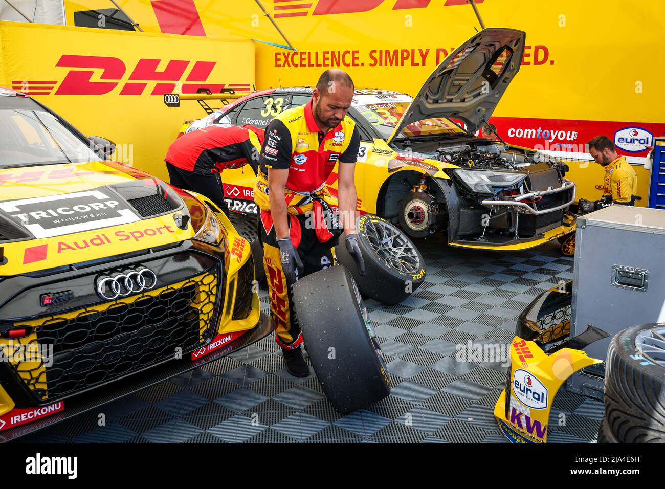 Comtoyou DHL Team Audi Sport, Audi RS 3 LMS, mechanics at work during ...