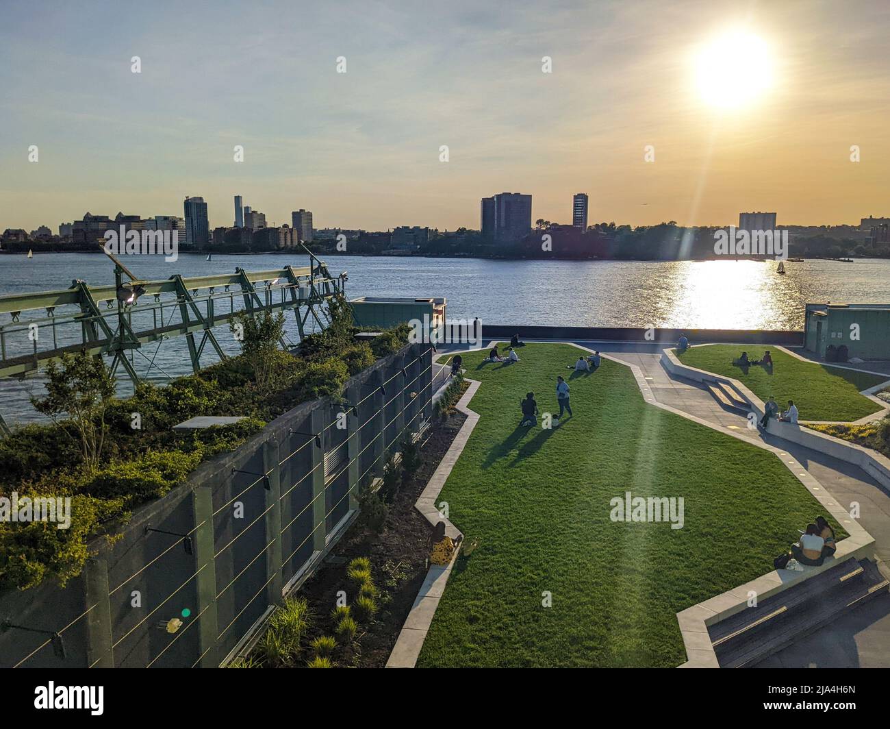 Pier 57 rooftop park hi-res stock photography and images - Alamy