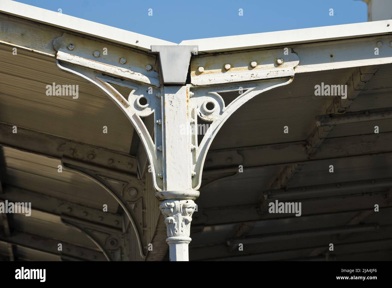 Cast iron structure hi-res stock photography and images - Alamy