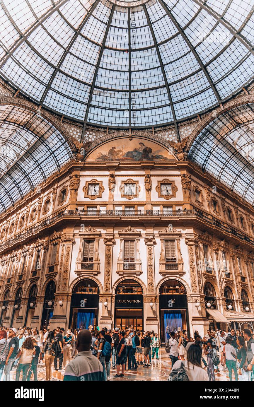 Milan italy city angels hi-res stock photography and images - Alamy