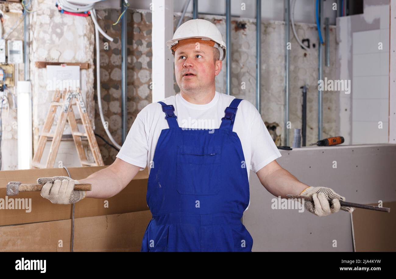 Inspecting room hi-res stock photography and images - Alamy