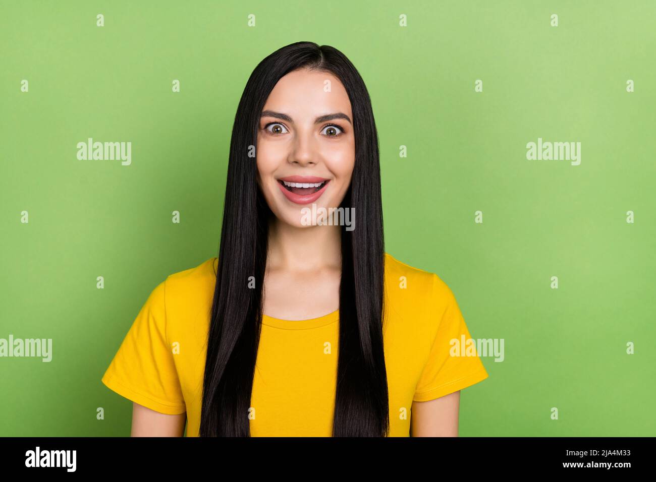 Portrait of impressed satisfied lady stare speechless camera isolated ...