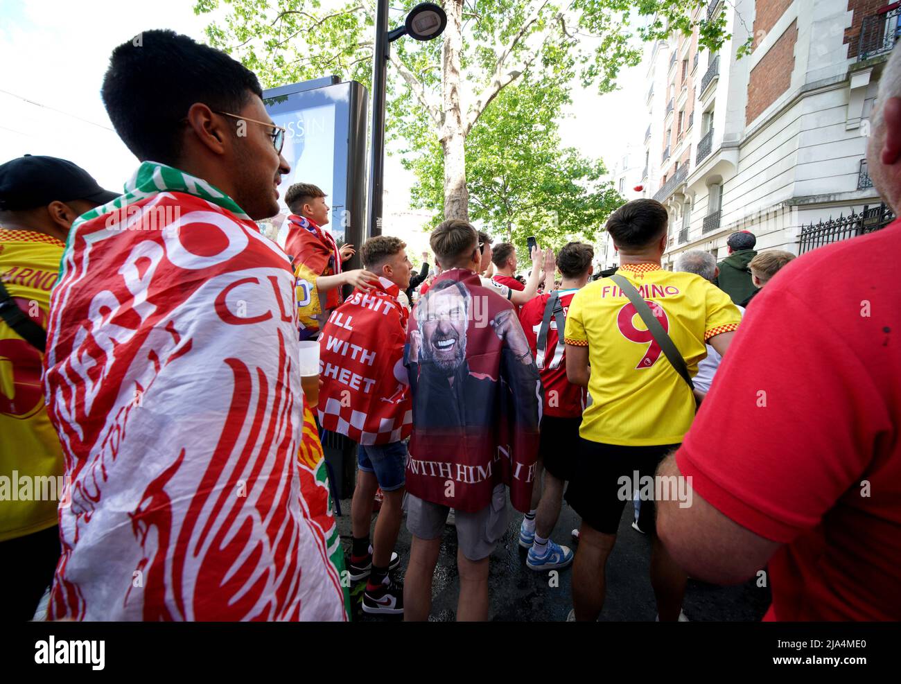 Liverpool fans gather in Paris ahead of Saturday's UEFA Champions ...