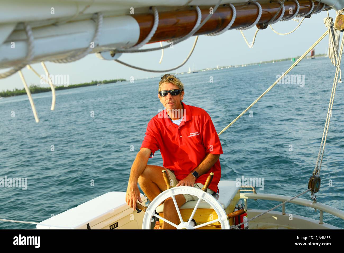 Sunset watching tour from sailboat yacht with captain and champagne ...
