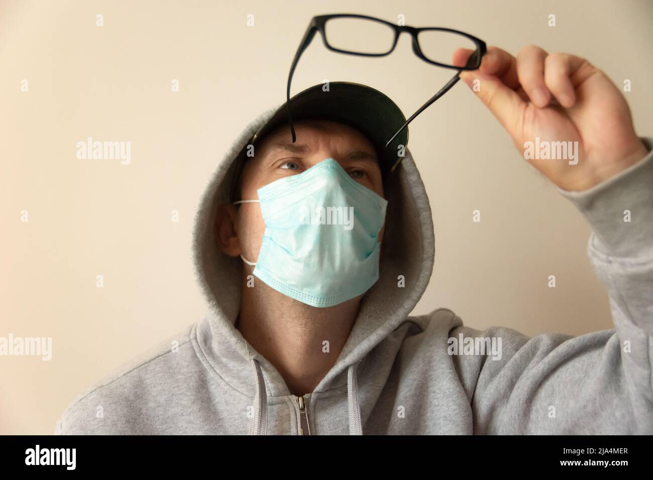 Male medical face mask hi-res stock photography and images - Alamy