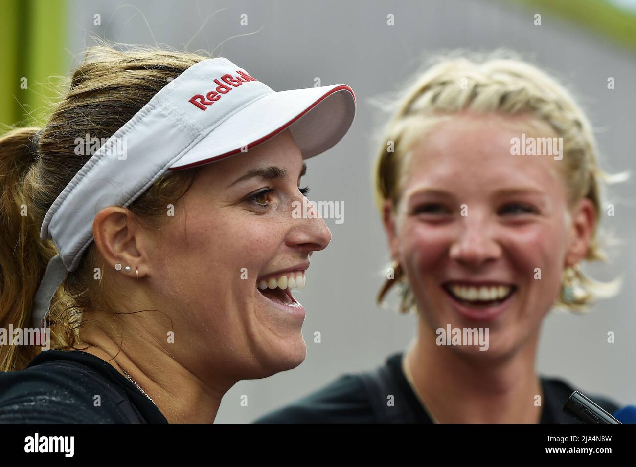 Ostrava, Czech Republic. 27th May, 2022. Barbora Hermannova, left, and ...