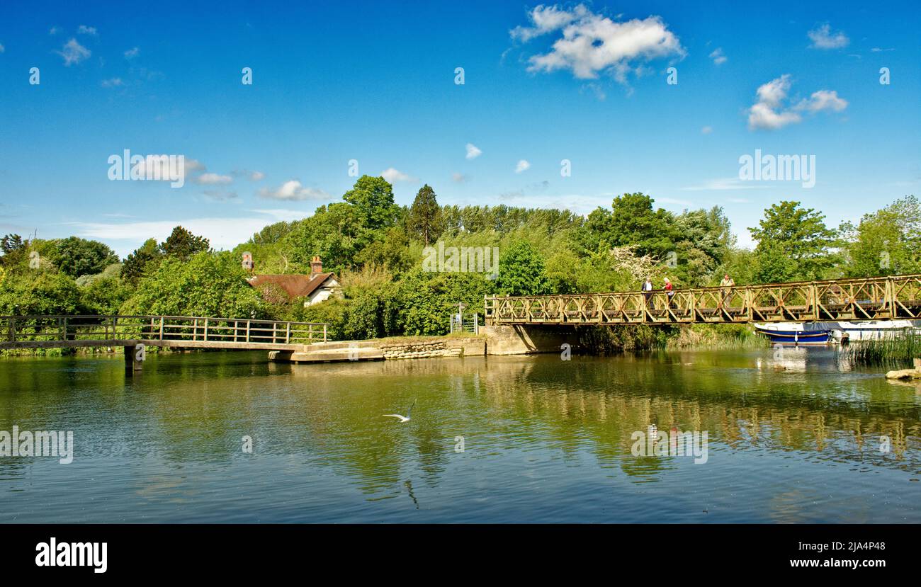 PORT MEADOW OXFORD THE METAL BRIDGE OVER THE RIVER THAMES Stock Photo ...