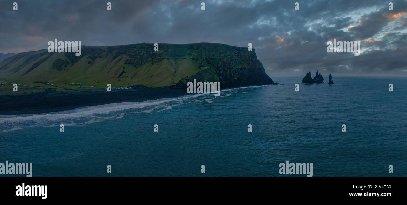 Iceland black sand beach with huge waves at Reynisfjara Vik Stock Photo ...