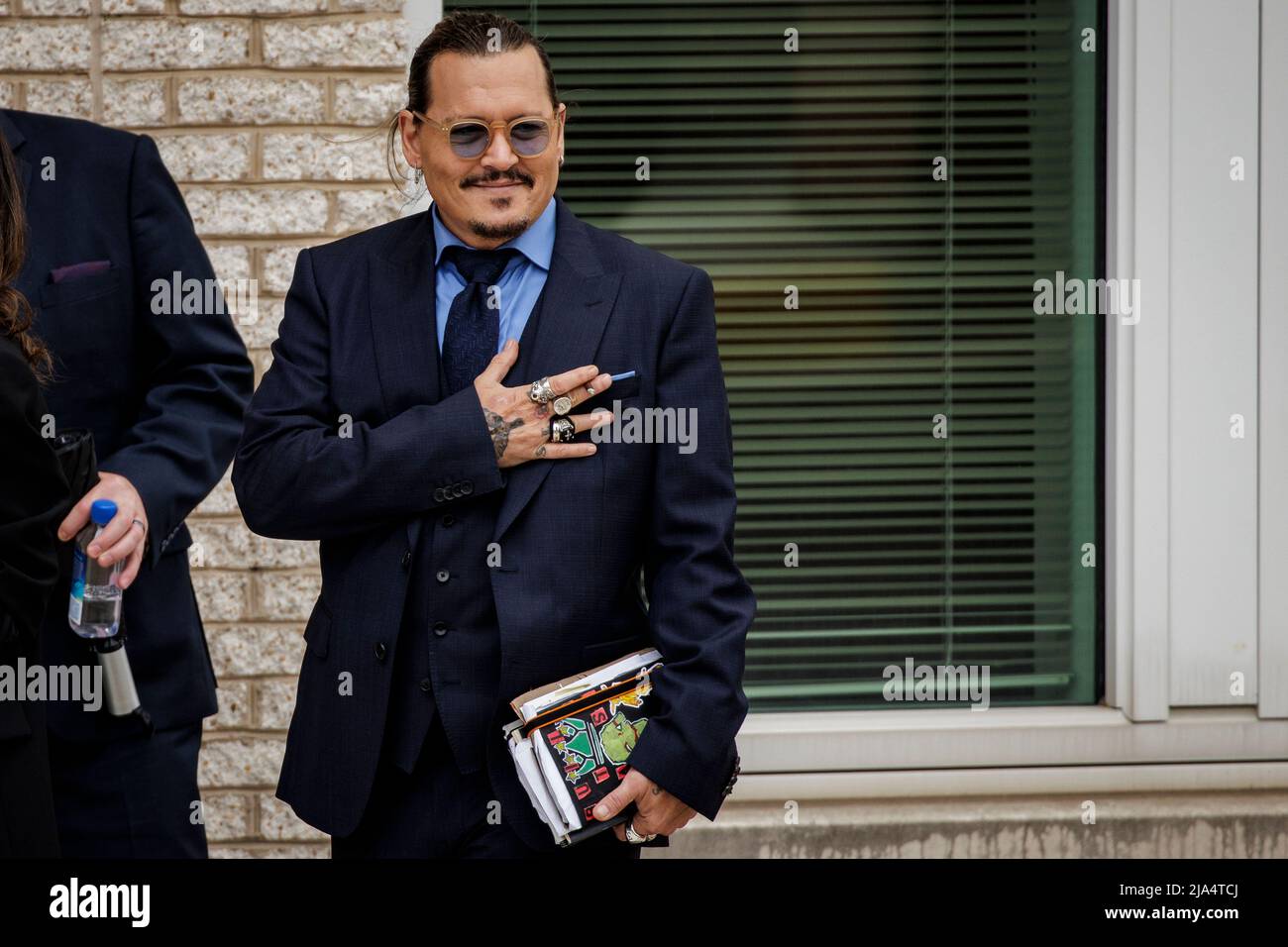 Fairfax, United States. 27th May, 2022. U.S. actor Johnny Depp thanks ...