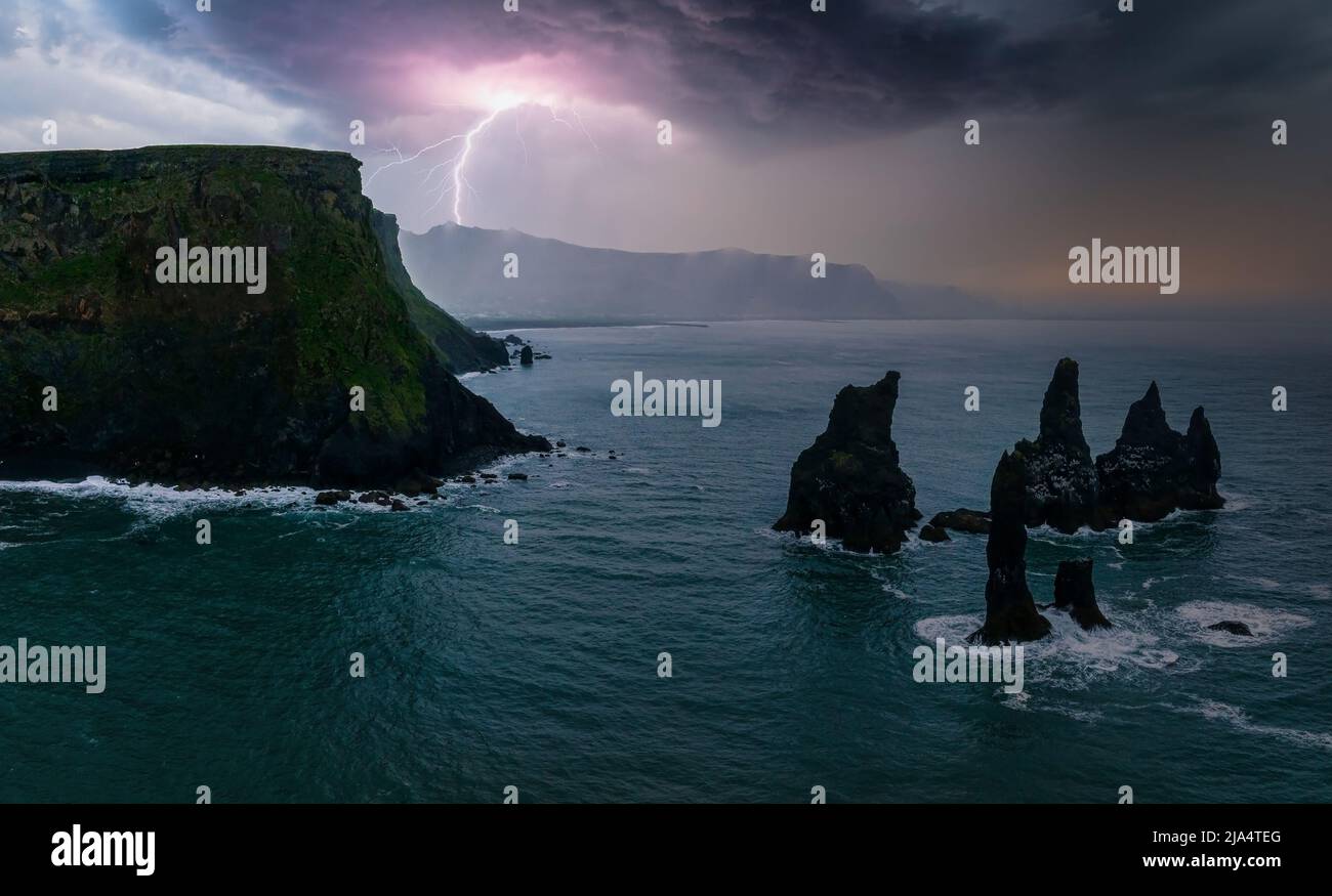 Iceland black sand beach with huge waves at Reynisfjara Vik Stock Photo ...