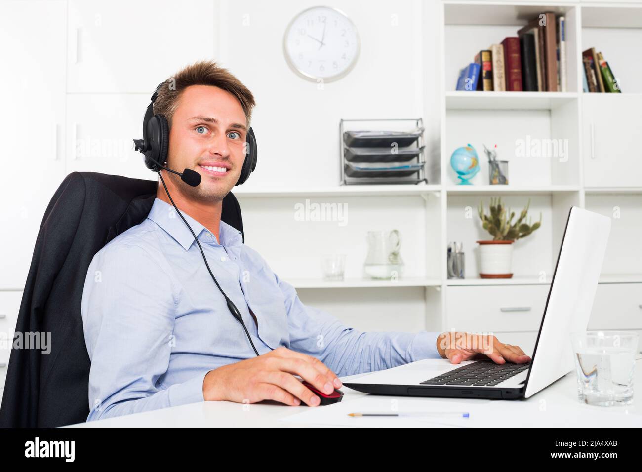 Call center male operator talking hi-res stock photography and images ...