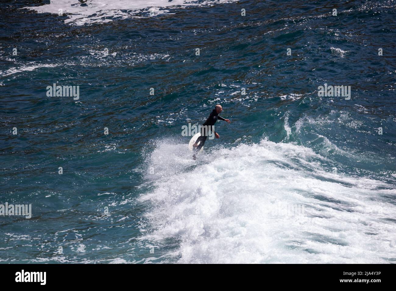 Lone surfer low tide hi-res stock photography and images - Alamy