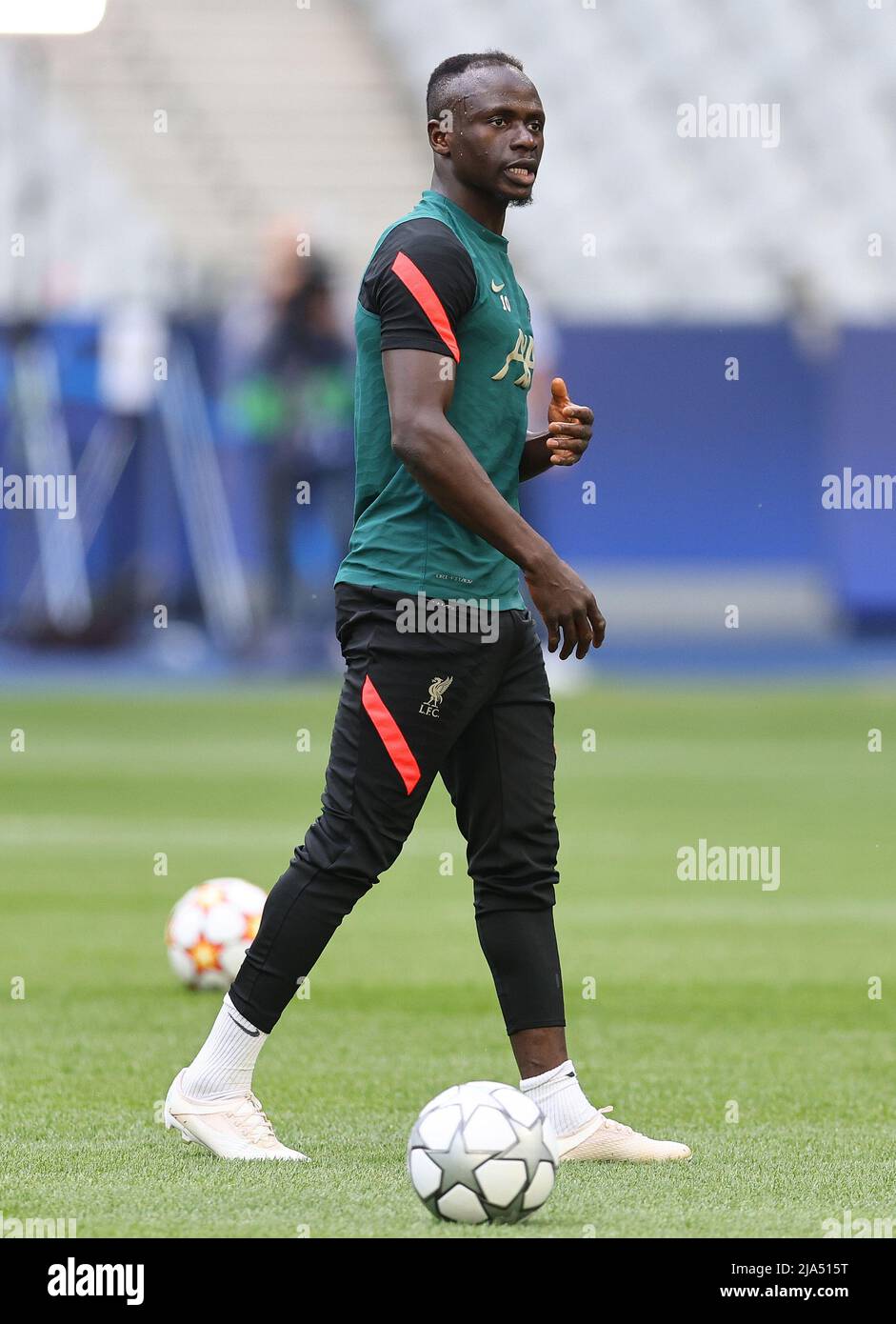 Sadio mane 2022 training hi-res stock photography and images - Alamy