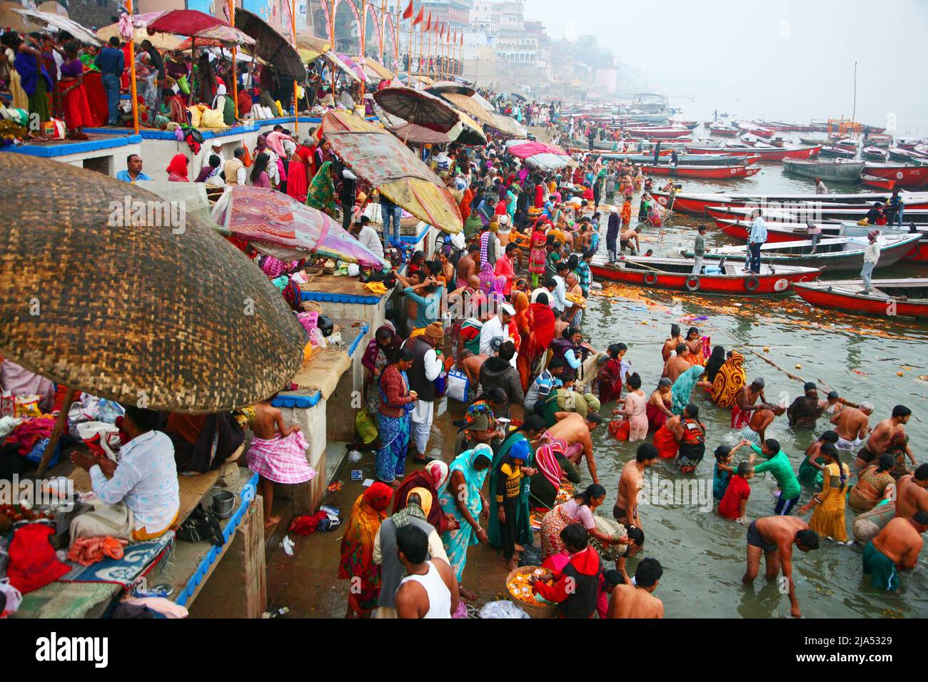 India, Uttar Pradesh, Varanasi, Banaras, Ablutions and Hindu religious ...