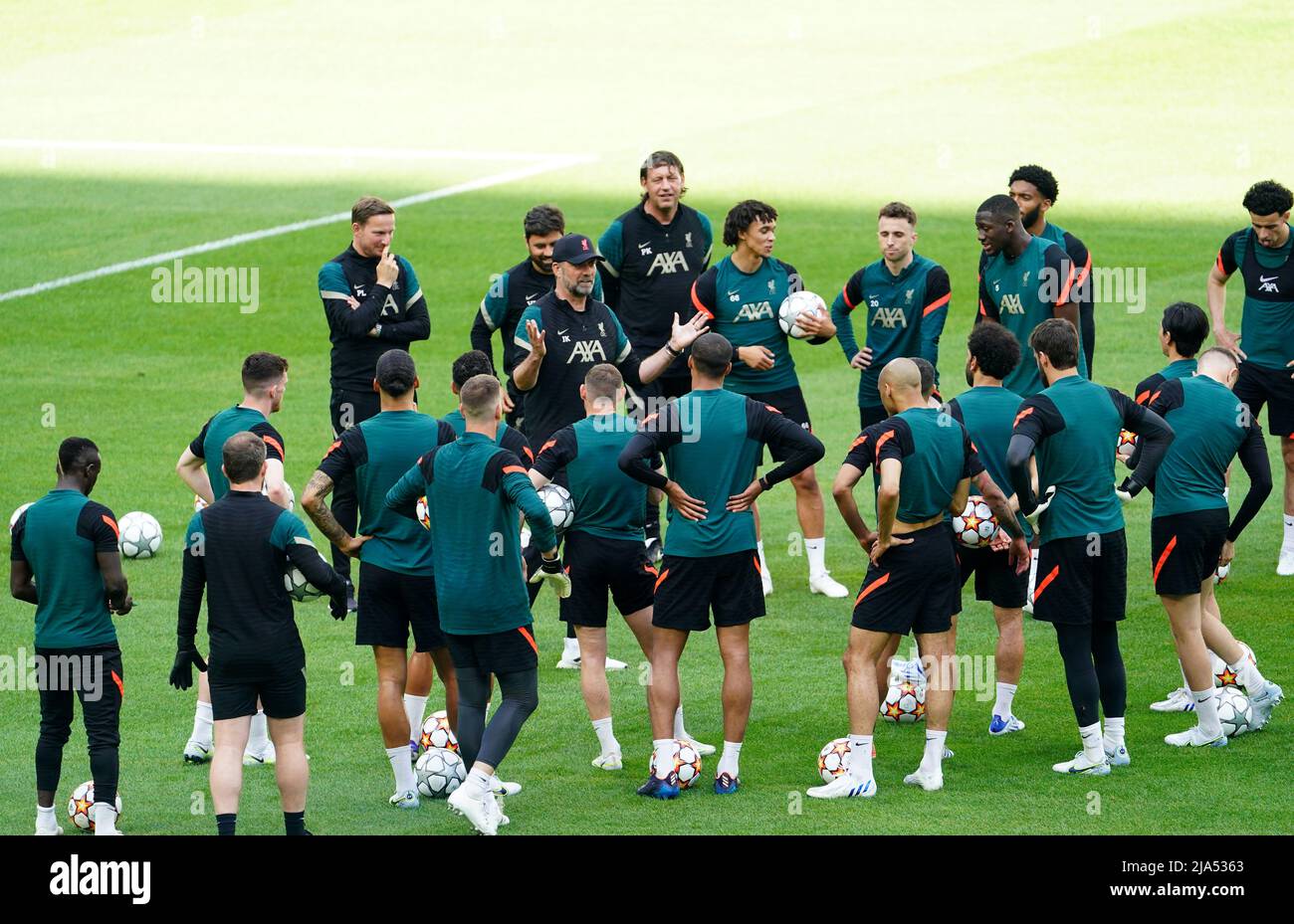 Jurgen klopp 2022 training hi-res stock photography and images - Alamy
