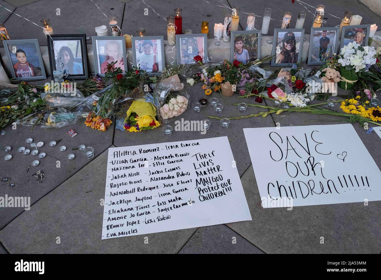 A memorial for the victims of the Uvalde school shooting at the Texas ...