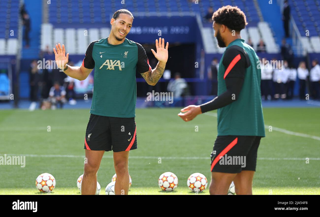 Virgil van dijk training 2022 hi-res stock photography and images - Alamy