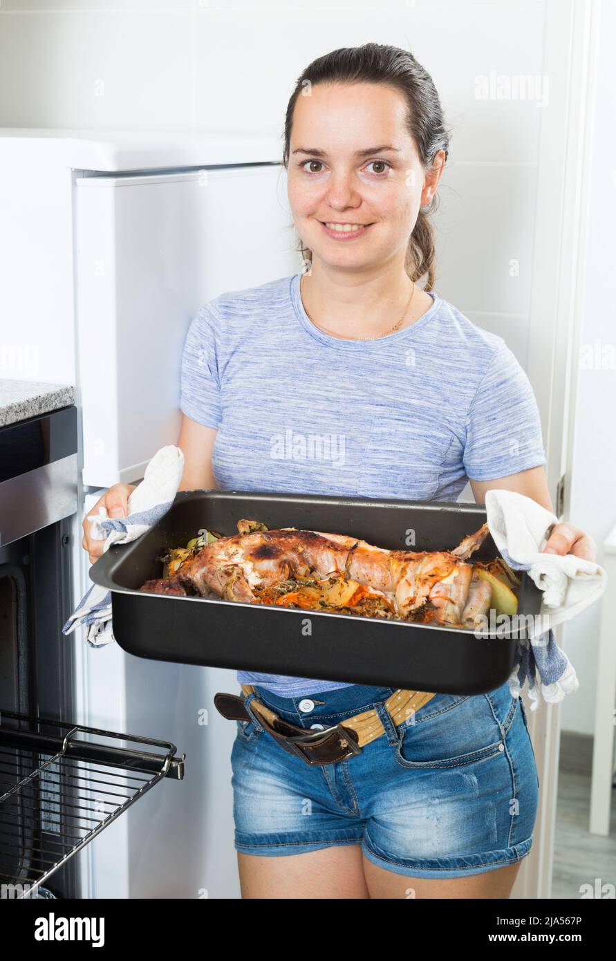 Roasted whole rabbit hi-res stock photography and images - Alamy