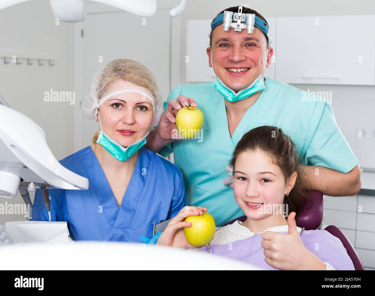 Dentist smiling girl showing hi-res stock photography and images - Alamy