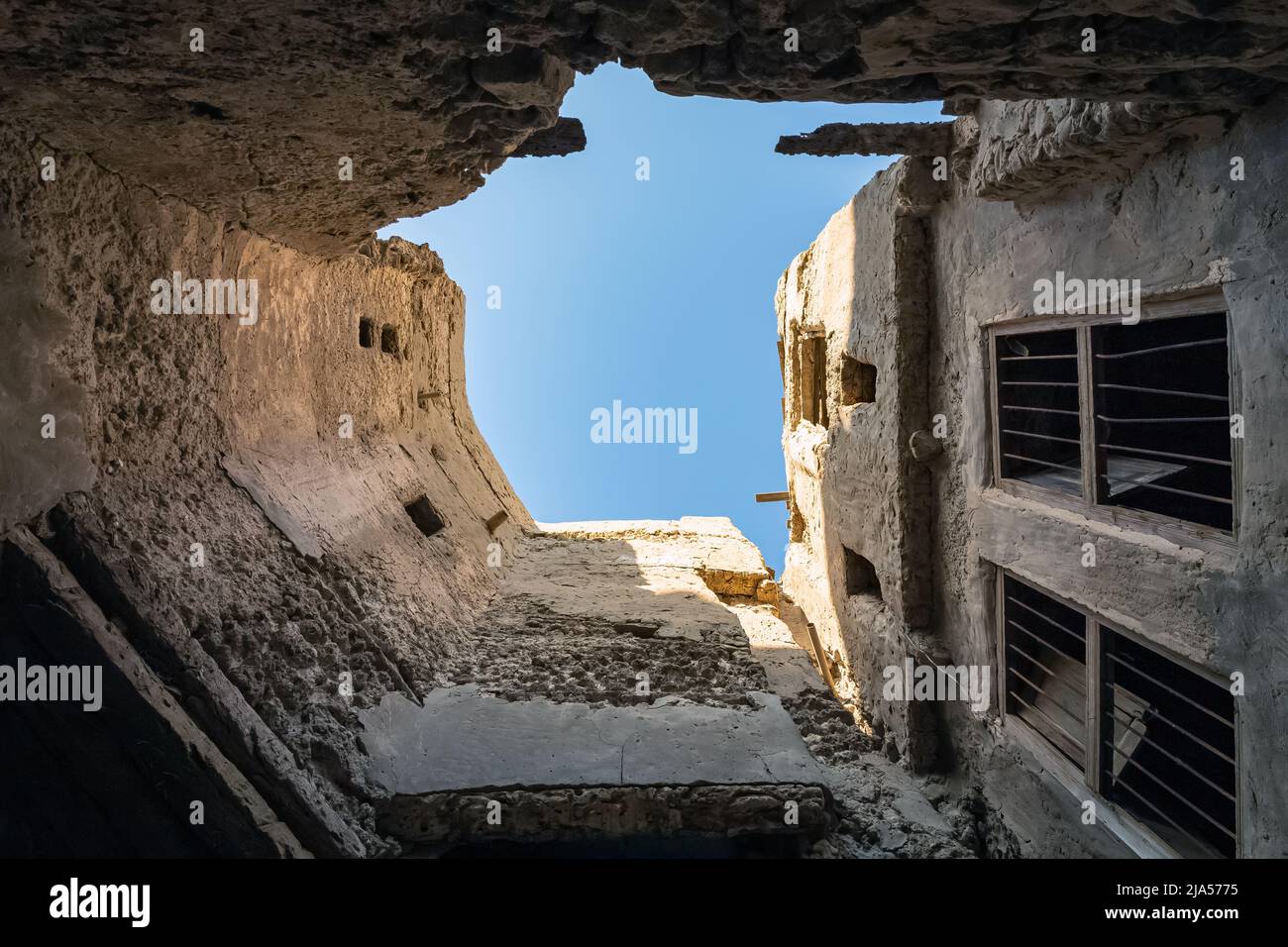 Ruined sand castle hi-res stock photography and images - Alamy