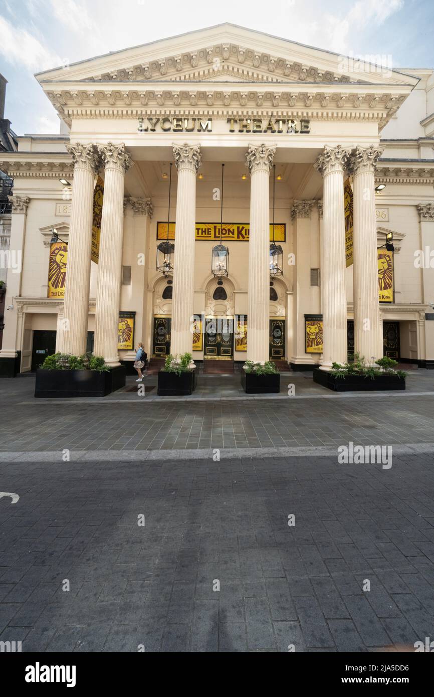 60-minute Makeover of Strand, The Strand Smarten and Sparkle Campaign ...