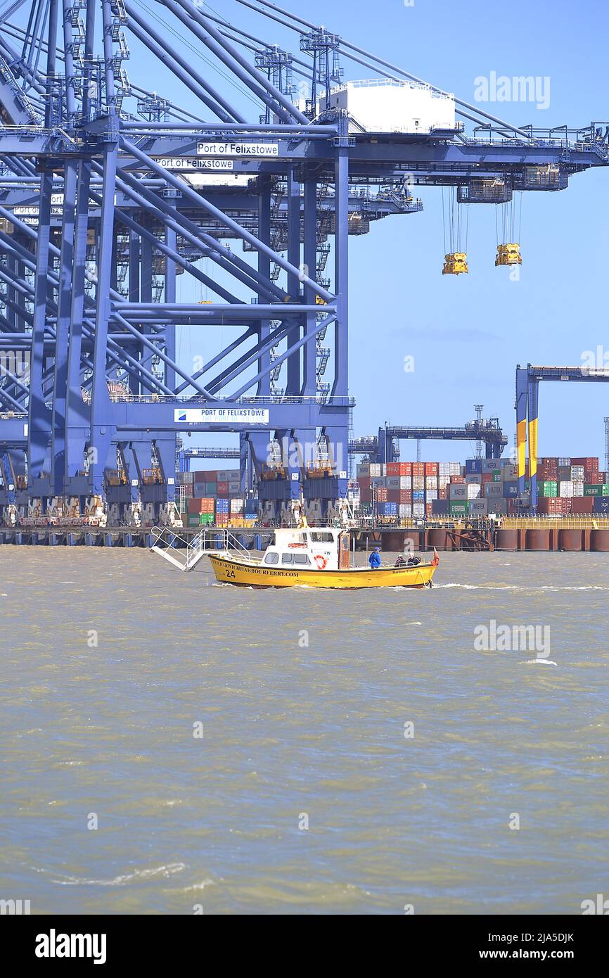 Haven docks hi-res stock photography and images - Alamy