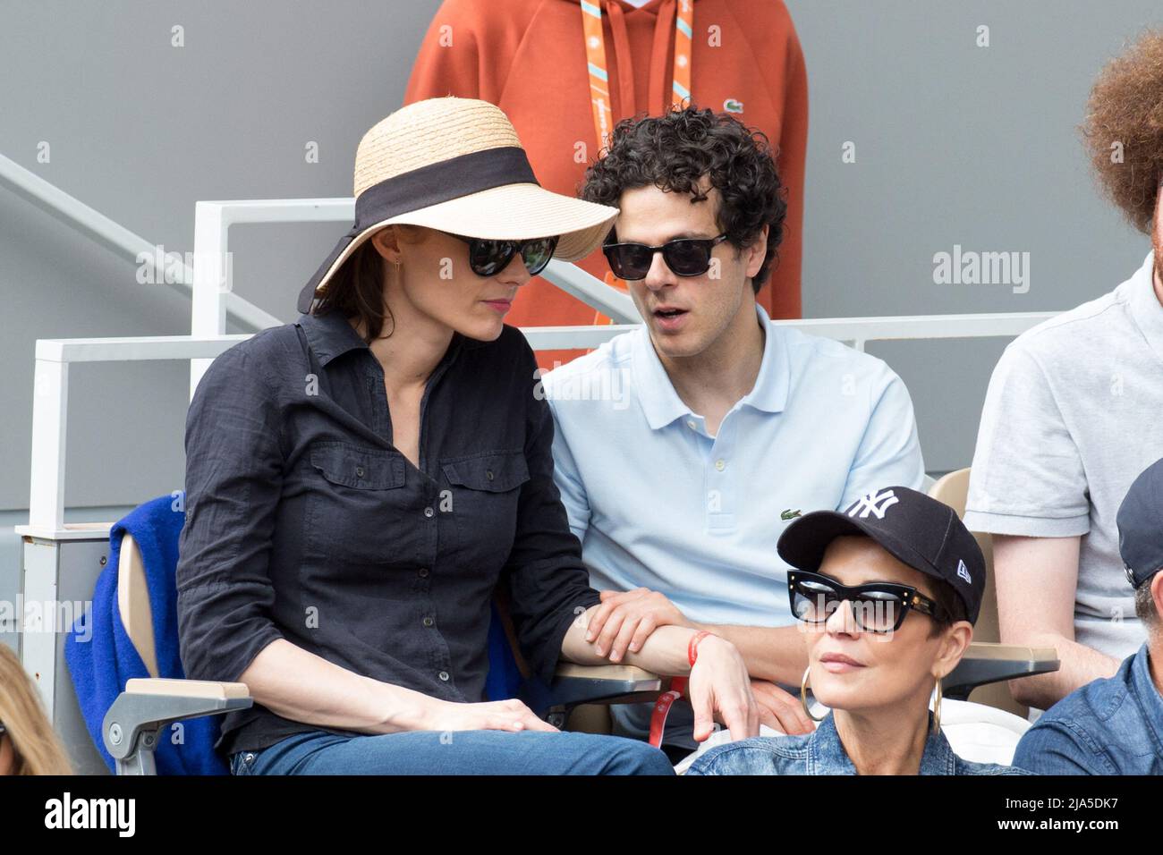 Romane portail hi-res stock photography and images - Alamy