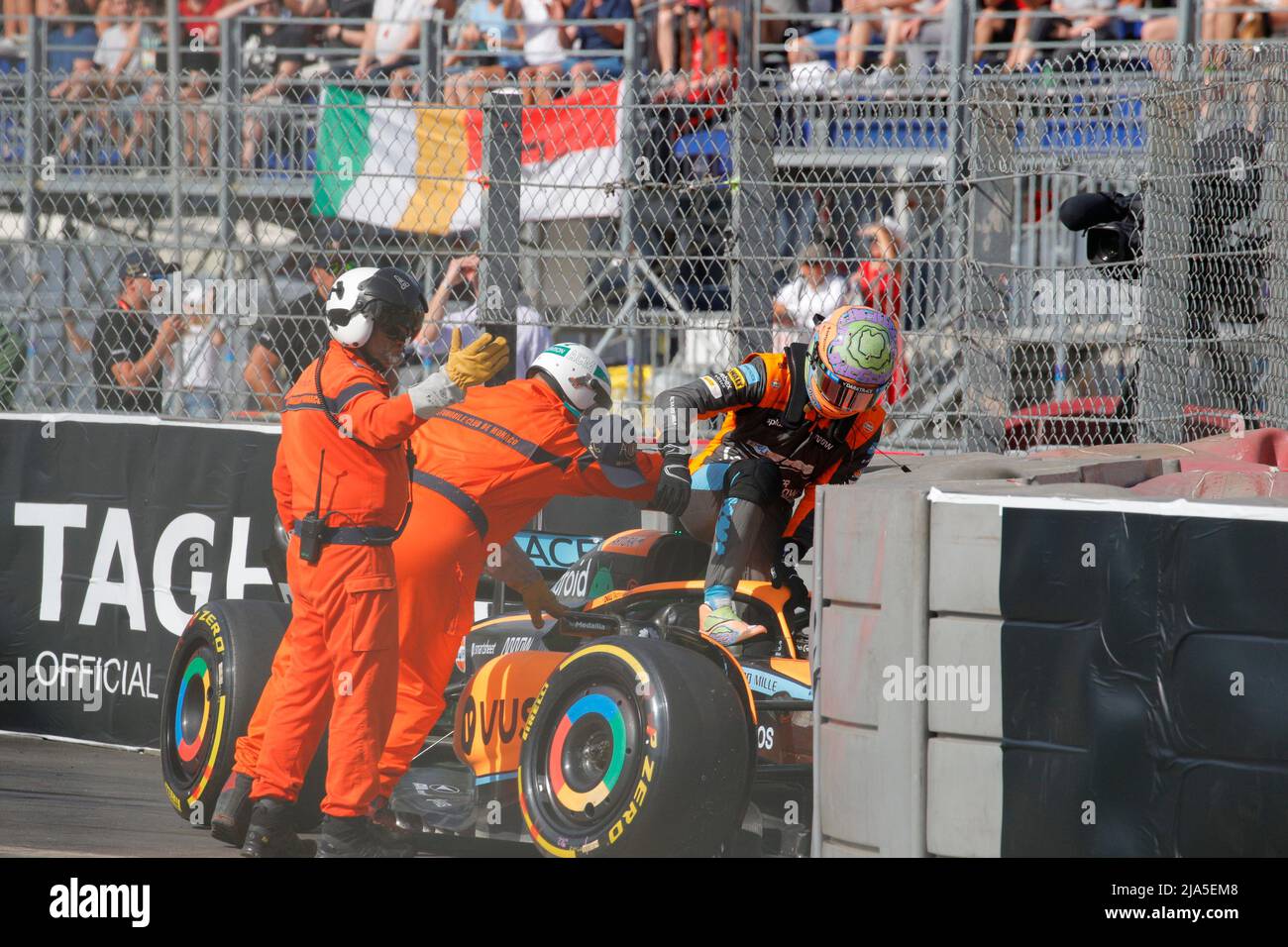 Daniel Ricciardo Crash his Mc Laren on friday FP2 Formula 1 Grand Prix ...