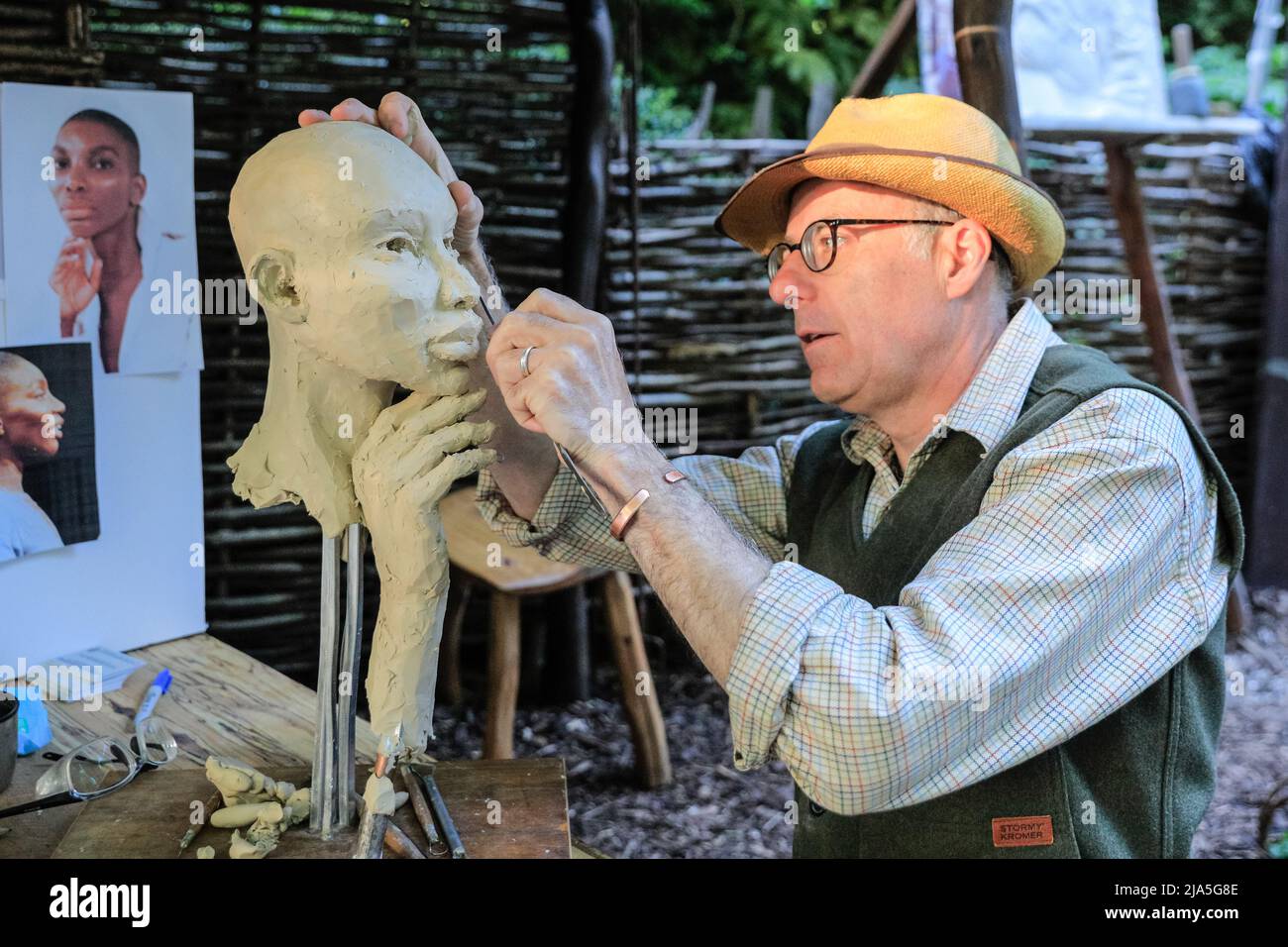 London, UK. 27th May, 2022. Scuplturer and artist Nick Robertson poses ...