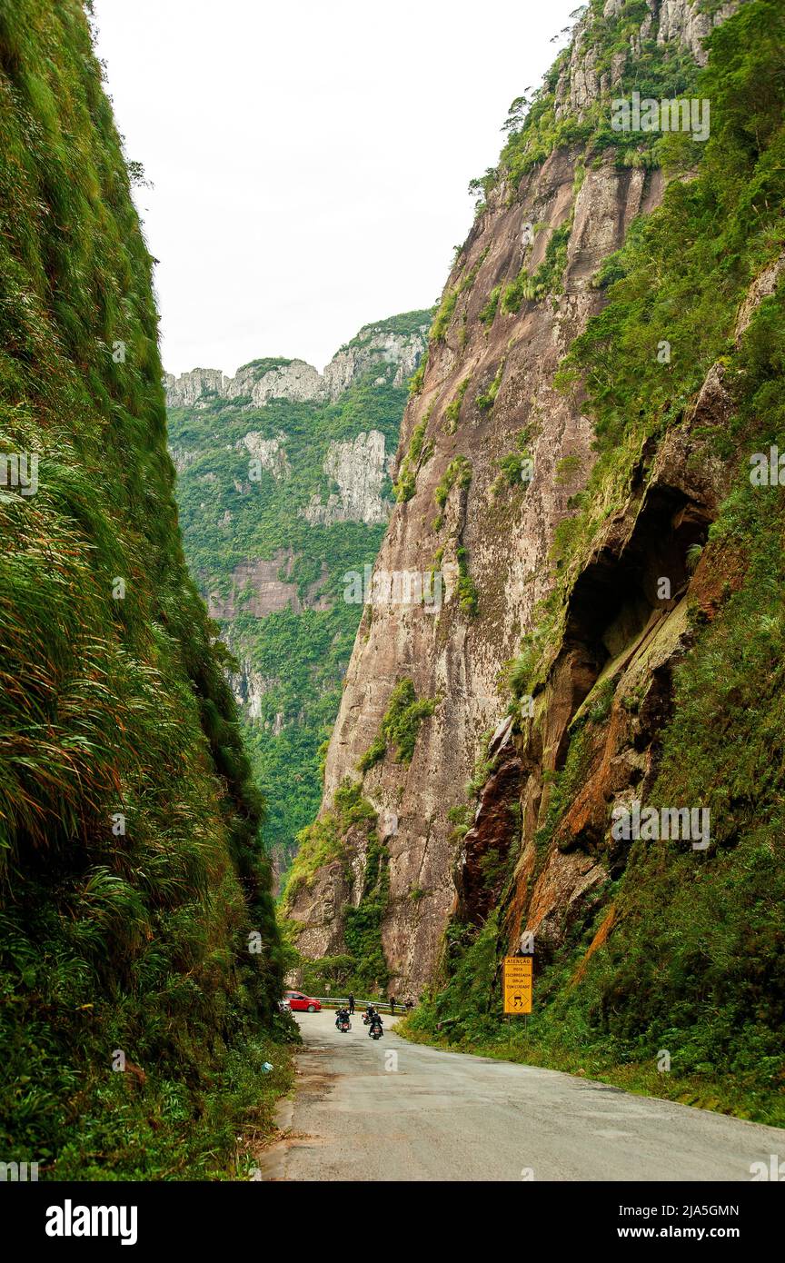 Motorbikes starting the descent of the Serra do Corvo Branco, Santa ... Motorbikes starting the descent of the Serra do Corvo Branco, Santa ...