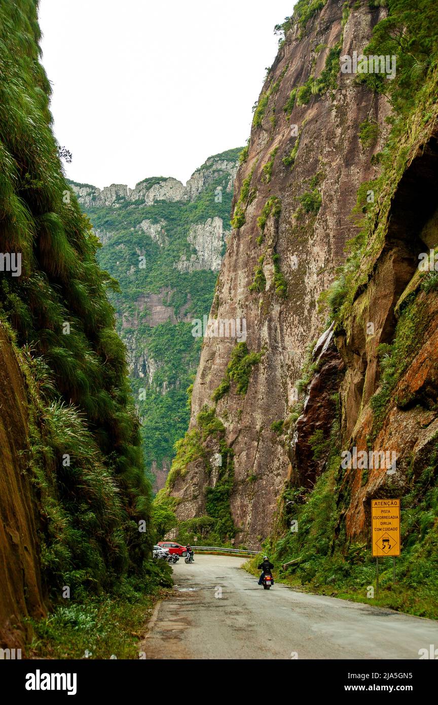 Motorbikes starting the descent of the Serra do Corvo Branco, Santa ... Motorbikes starting the descent of the Serra do Corvo Branco, Santa ...