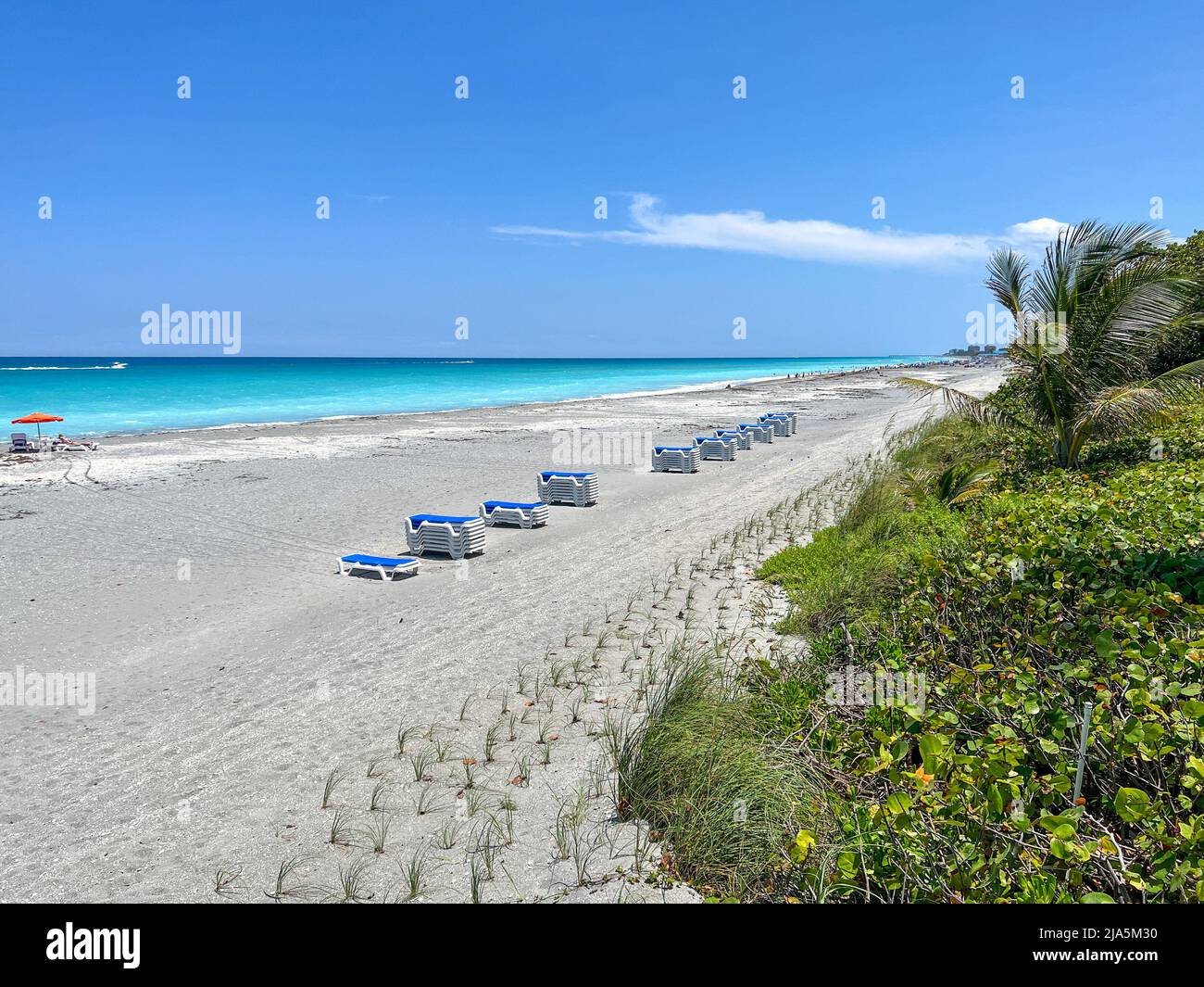 Jupiter, FL USA - May 15, 2022: Beautiful turquoise Atlantic Ocean in ...