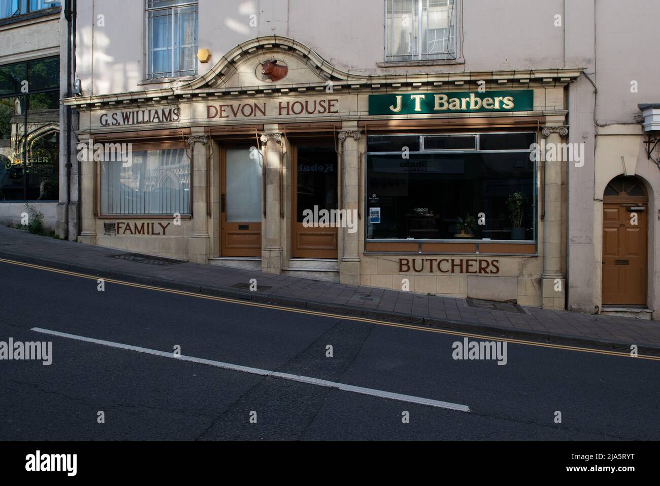 Vintage shop front hi-res stock photography and images - Alamy