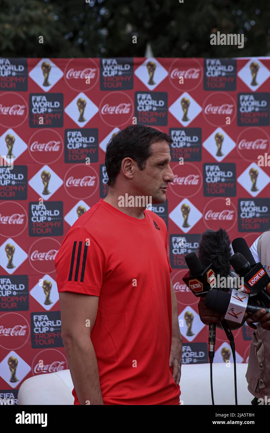 Brazilian legend, former Barcelona and Chelsea right back Juliano ...