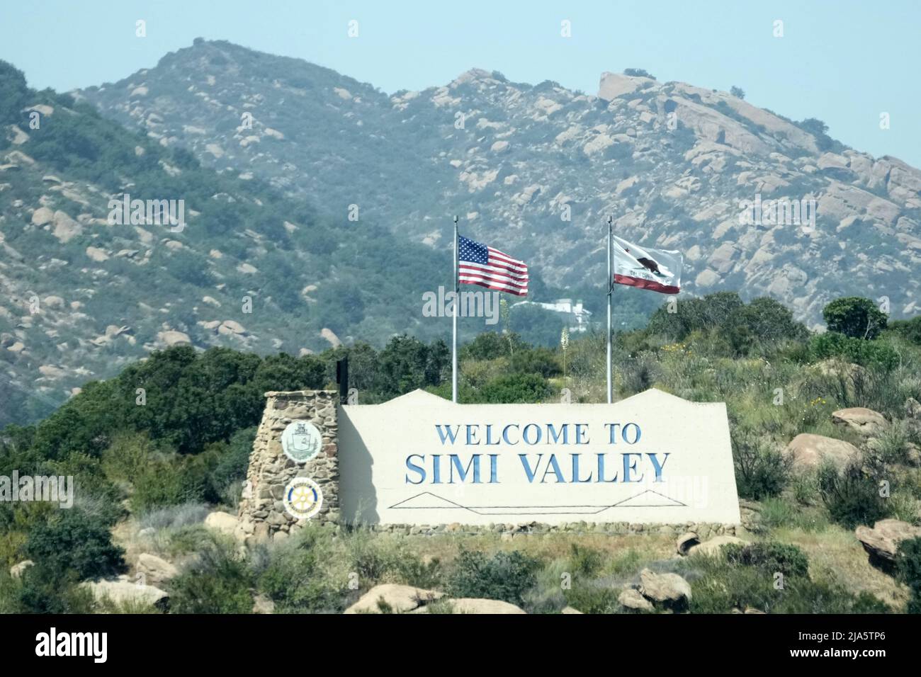 A Welcome to Simi Valley sign and California and United States flags ...