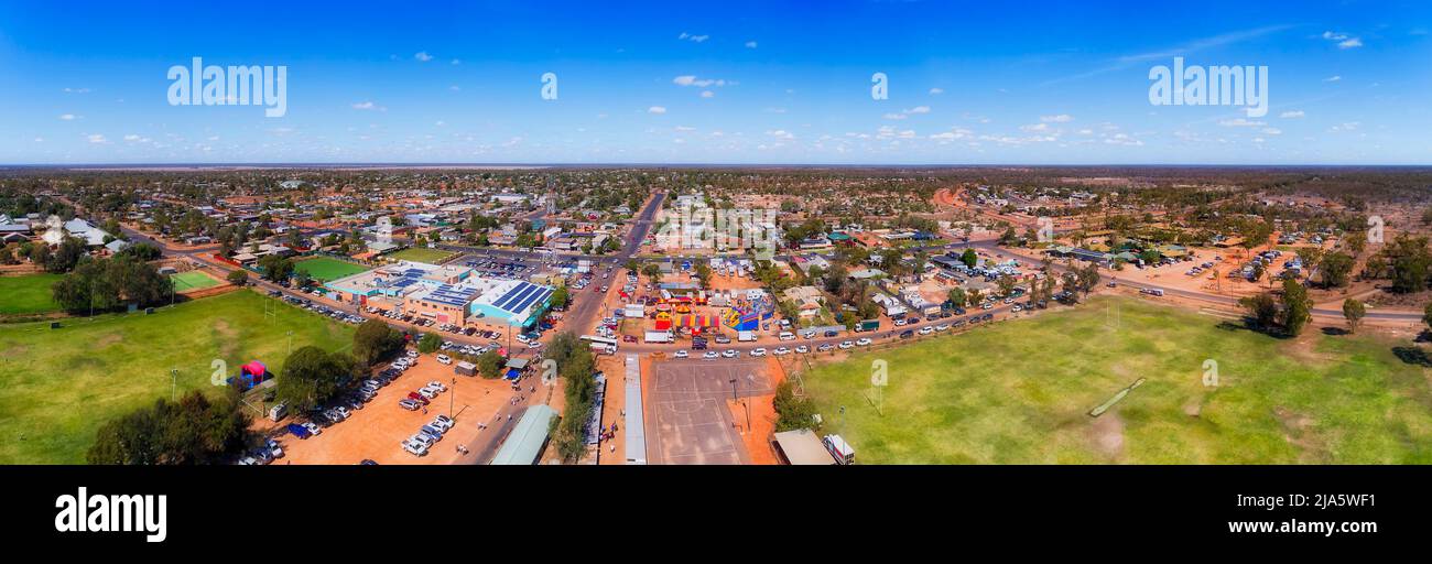 Australian outback remote Lightning ridge town in black opal open mines ...