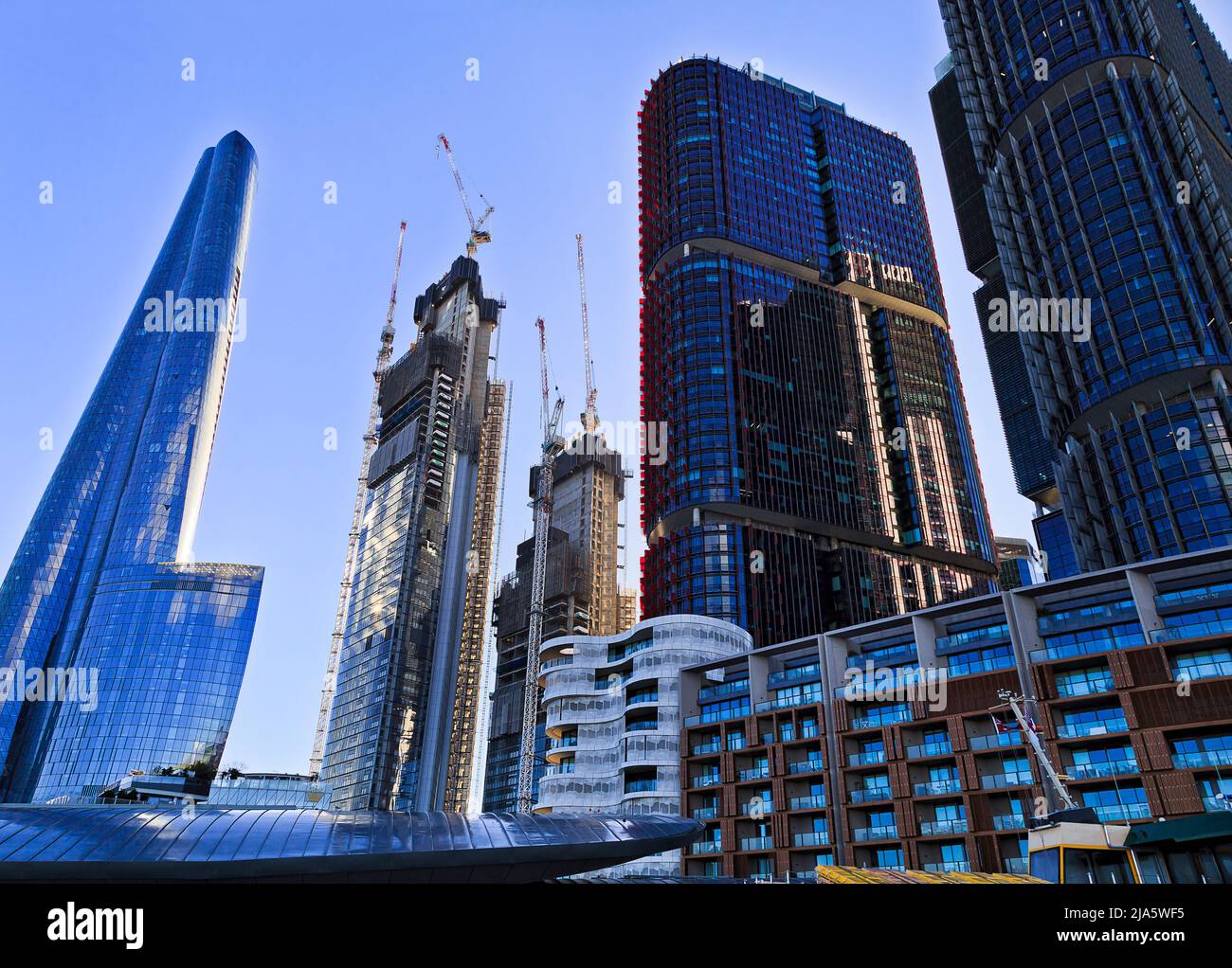 Tops high rise building tall hi-res stock photography and images - Alamy