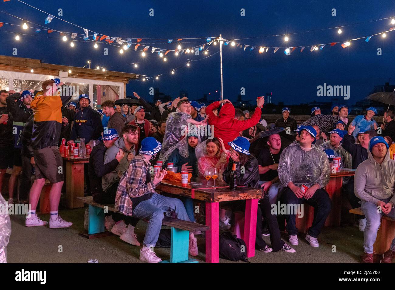 Skylight rooftop bar hi-res stock photography and images - Alamy