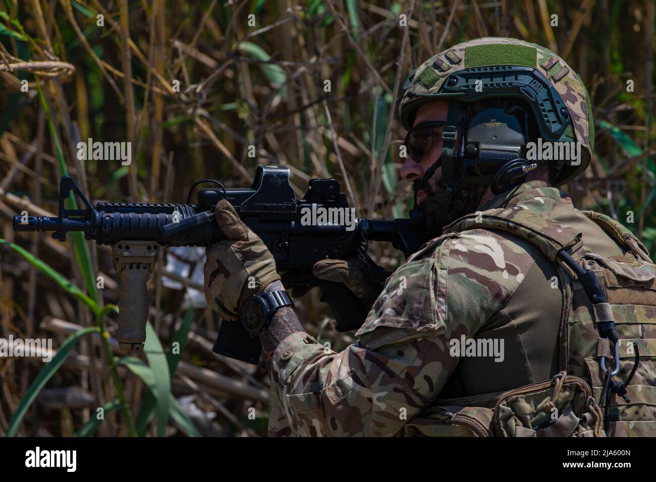 A Hellenic Special Forces member assigned to the Z Amphibious Raiding ...
