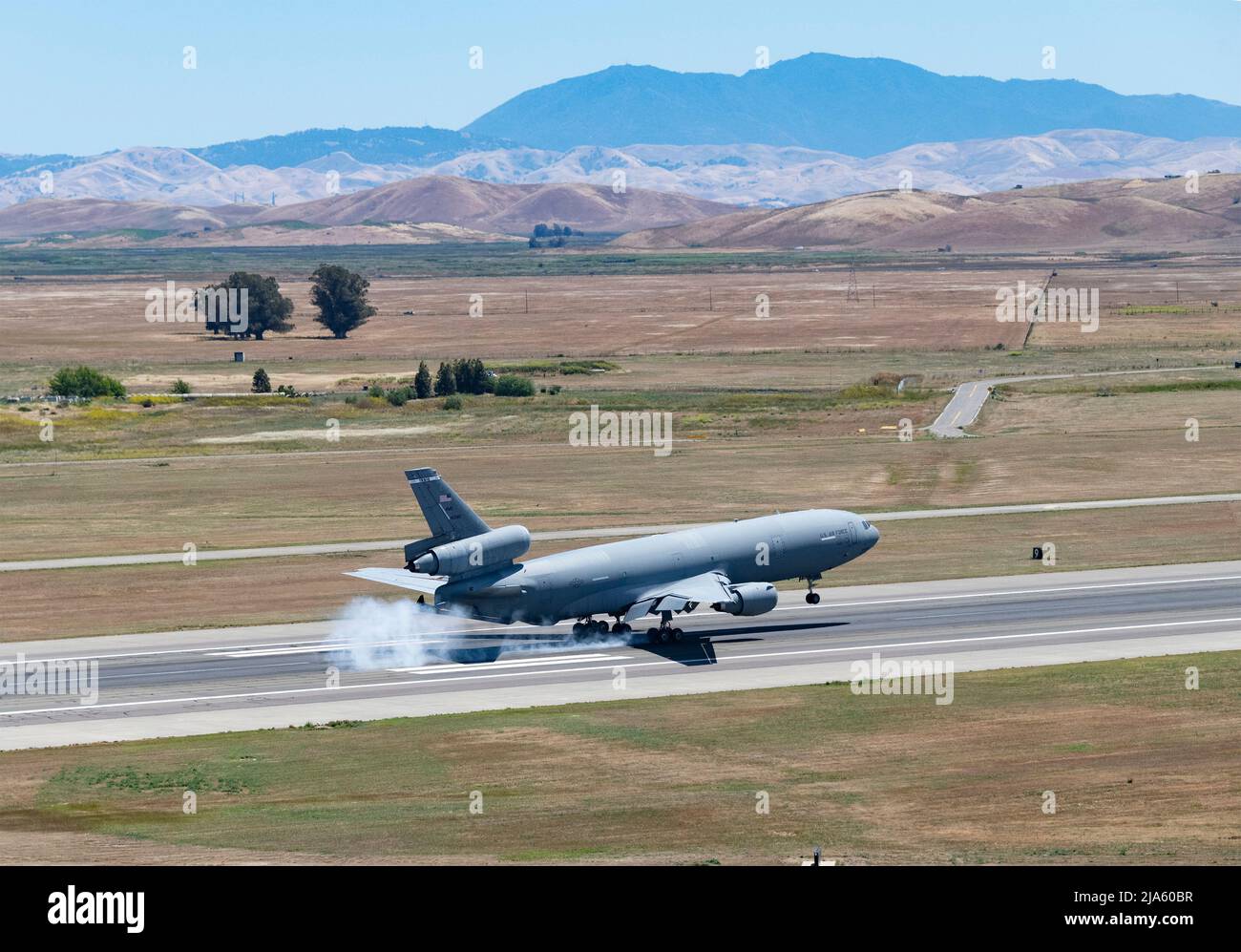 A U.S. Air Force KC-10 Extender lands during Wings Over Solano at ...