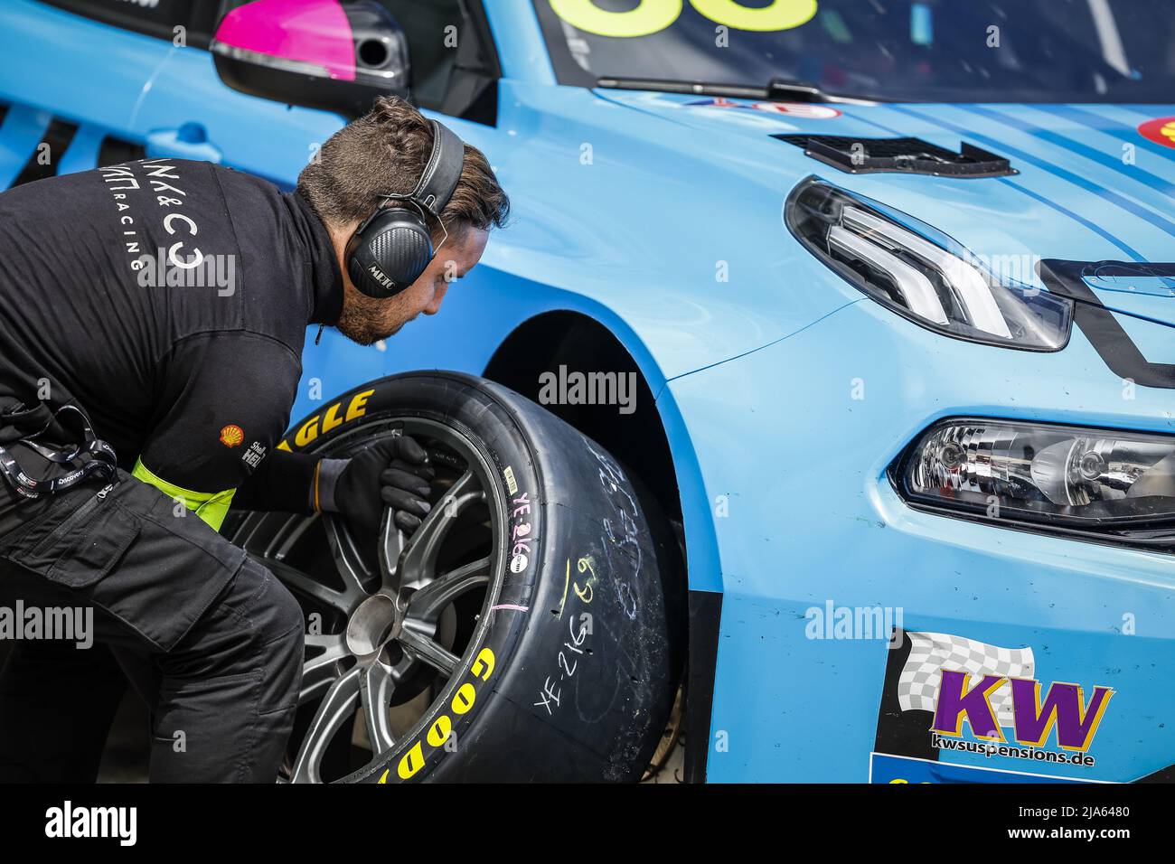 mecaniciens, mechanics, pneus, tyres tyre, during the WTCR - Race of ...