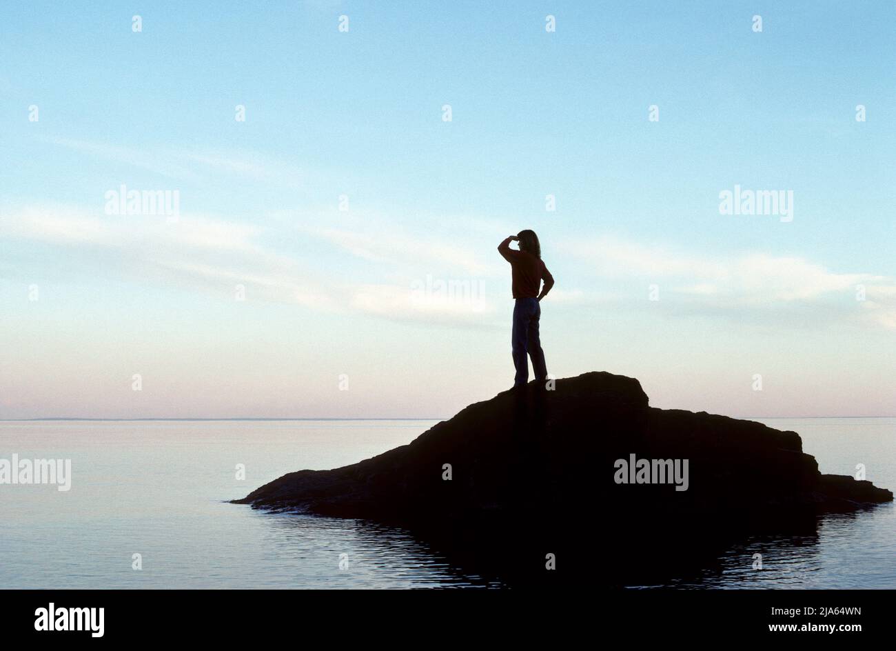 Person stranded deserted island hi-res stock photography and images - Alamy