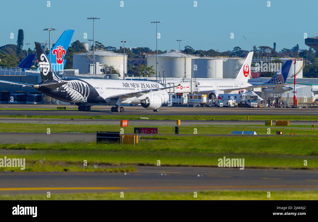 An Air New Zealand jet at Sydney (Kingsford Smith) Airport in Sydney ...