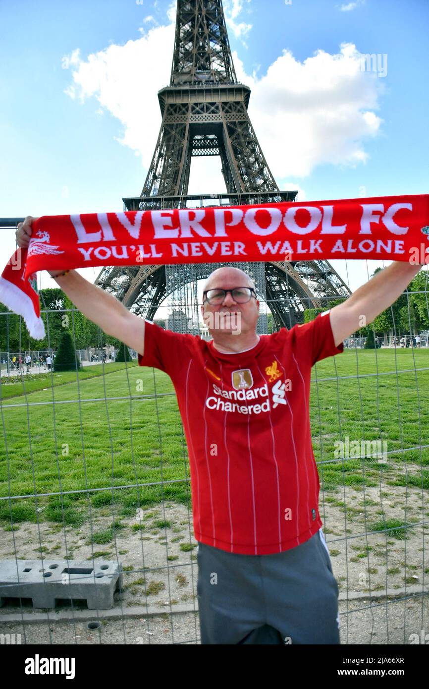 Liverpool FC's fans dance and drink near the Eiffel Tower in Paris ...