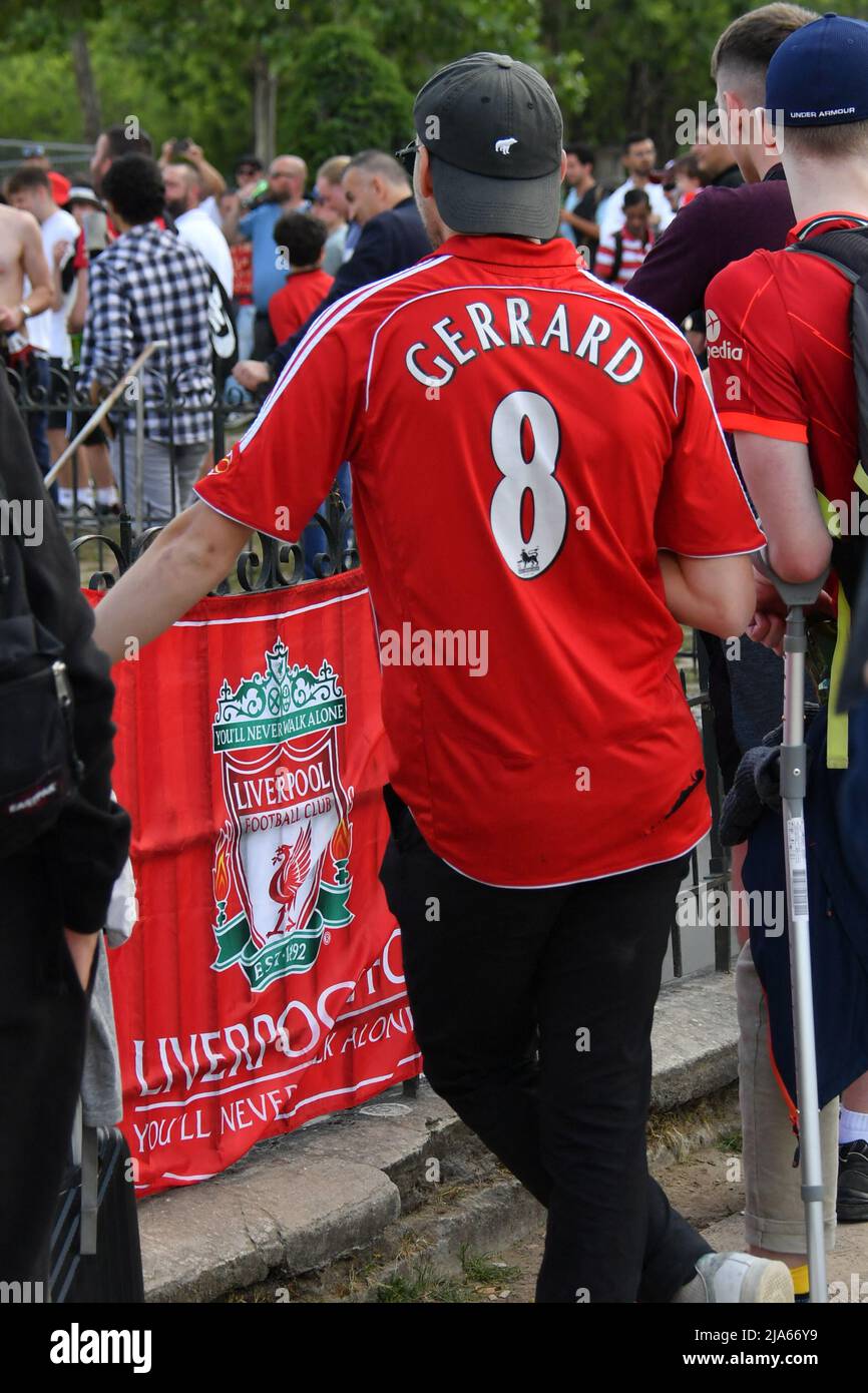 Liverpool FC's fans dance and drink near the Eiffel Tower in Paris ...