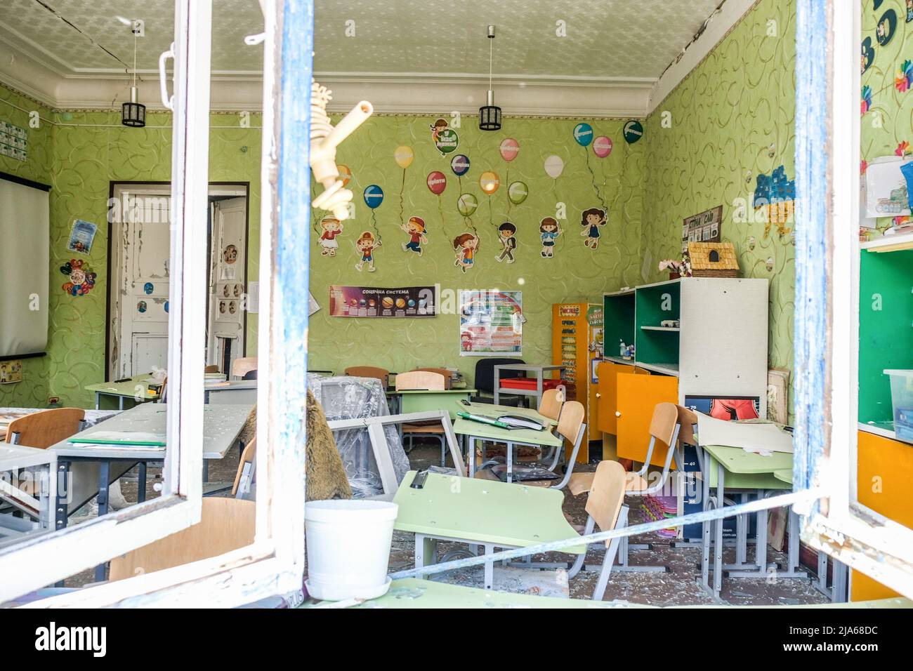 Destroyed classroom from war hi-res stock photography and images - Alamy