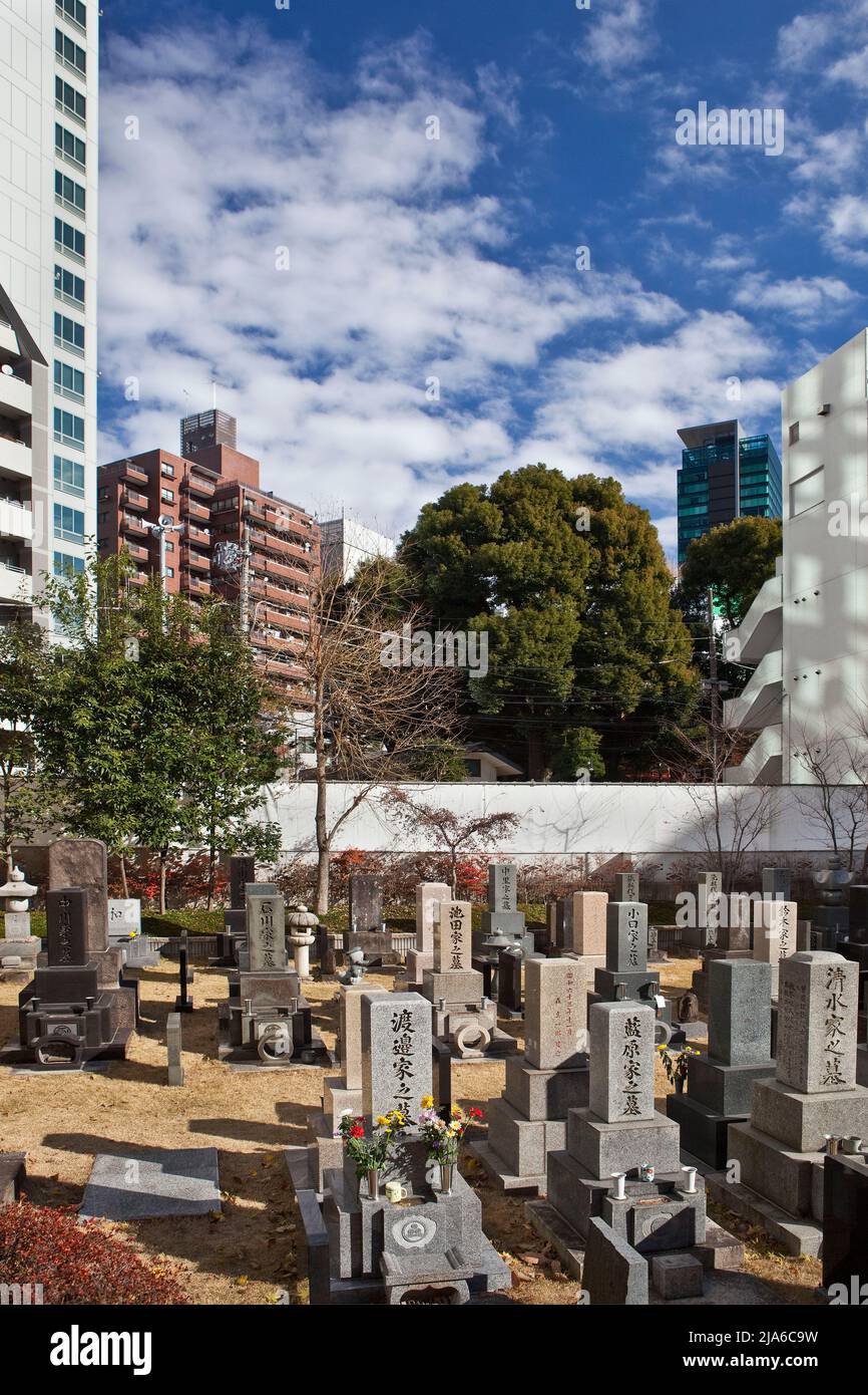 Tokyo burial hi-res stock photography and images - Alamy